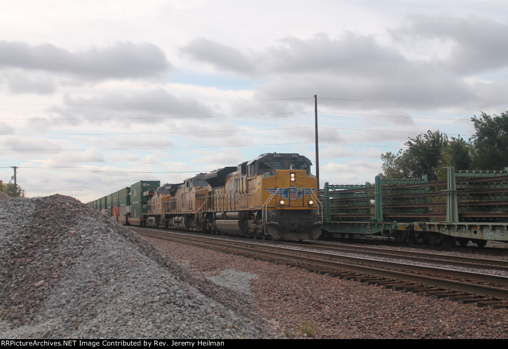 UP 8700 & others (2)